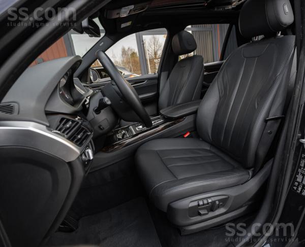 Blue BMW X5 2015 in Jelgava, with an engine capacity of 3.00 L and mileage of 0 thousand km for 18200 €, photo 8 on AUTOMOTO.COM.LV