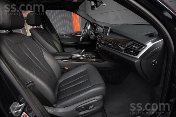 Blue BMW X5 2015 in Jelgava, with an engine capacity of 3.00 L and mileage of 0 thousand km for 18200 €, photo 9 on AUTOMOTO.COM.LV