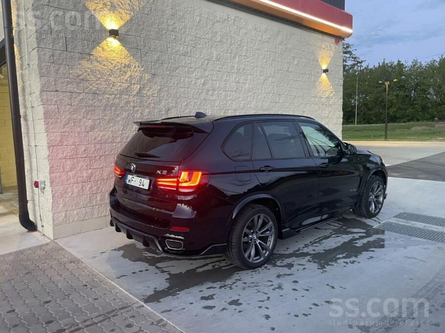 Blue BMW X5 2015 in Riga, with an engine capacity of 3.00 L and mileage of 262 thousand km for 20799 €, photo 3 on AUTOMOTO.COM.LV