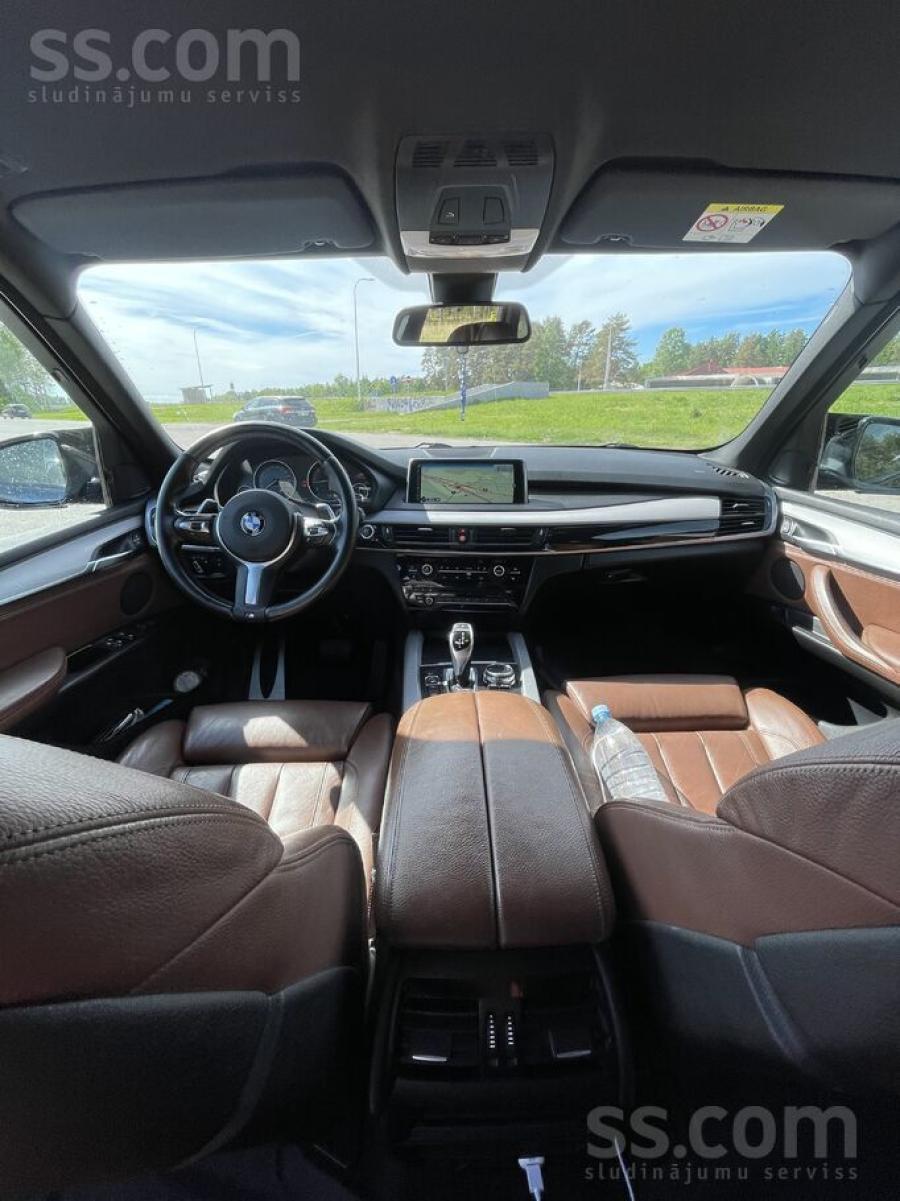 Blue BMW X5 2015 in Riga, with an engine capacity of 3.00 L and mileage of 262 thousand km for 20799 €, photo 8 on AUTOMOTO.COM.LV