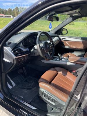 Blue BMW X5 2015 in Riga, with an engine capacity of 3.00 L and mileage of 262 thousand km for 20799 €, photo 9 on AUTOMOTO.COM.LV