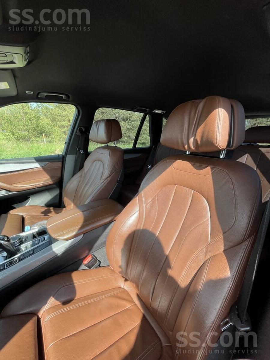 Blue BMW X5 2015 in Riga, with an engine capacity of 3.00 L and mileage of 262 thousand km for 20799 €, photo 10 on AUTOMOTO.COM.LV