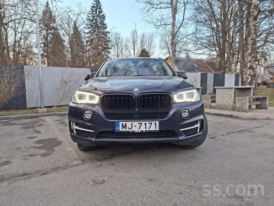 Синий БМВ Х5 2015 в Рига, объемом двигателя 3.00 л и пробегом 276 тыс. км за 18000 €, фото 1 на AUTOMOTO.COM.LV