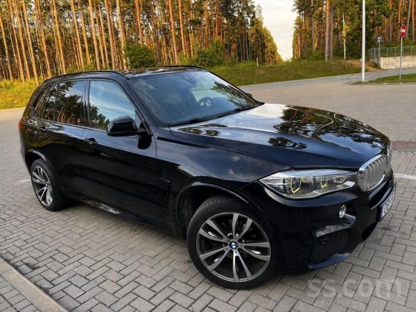 Blue BMW X5 2015 in Riga, with an engine capacity of 3.00 L and mileage of 213 thousand km for 20999 €, photo 1 on AUTOMOTO.COM.LV