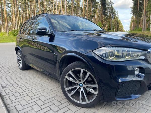Blue BMW X5 2015 in Riga, with an engine capacity of 3.00 L and mileage of 213 thousand km for 20999 €, photo 3 on AUTOMOTO.COM.LV