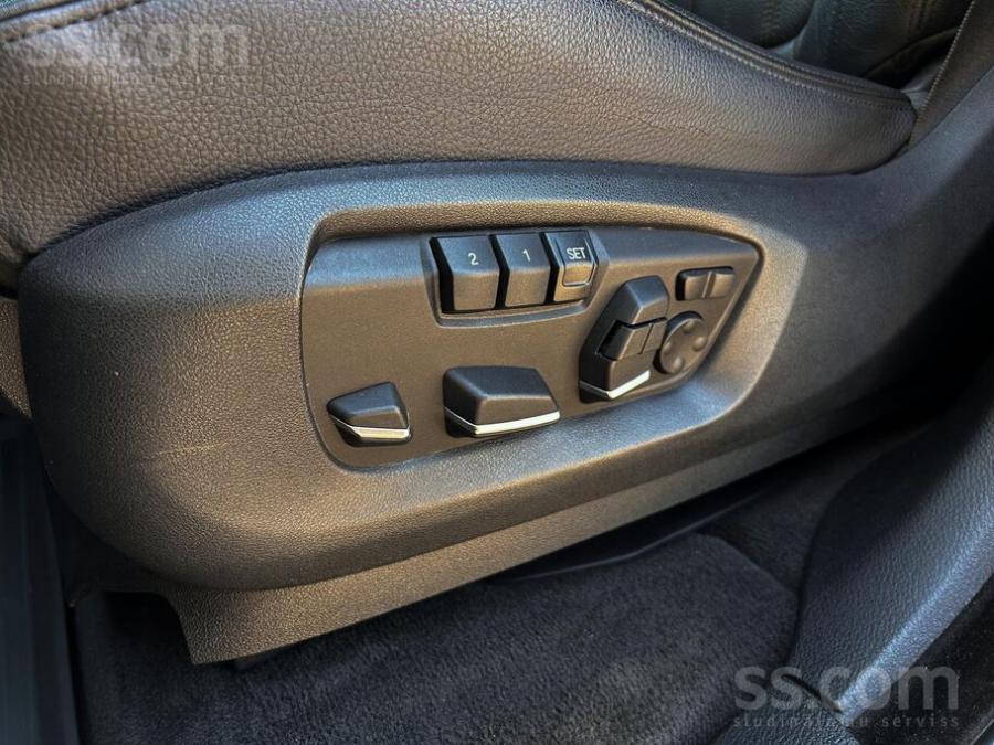 Blue BMW X5 2015 in Riga, with an engine capacity of 3.00 L and mileage of 242 thousand km for 23499 €, photo 5 on AUTOMOTO.COM.LV