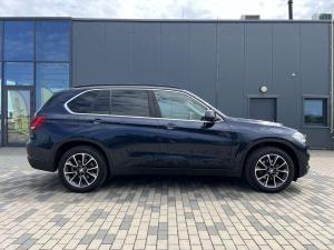 Blue BMW X5 2015 in Siauliai, with an engine capacity of 2.99 L and mileage of 275 thousand km for 16400 €, photo 5 on AUTOMOTO.COM.LV