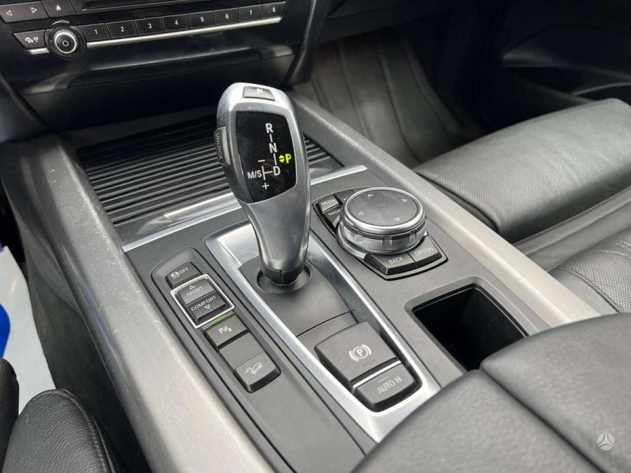 Blue BMW X5 2015 in Siauliai, with an engine capacity of 2.99 L and mileage of 275 thousand km for 16400 €, photo 24 on AUTOMOTO.COM.LV