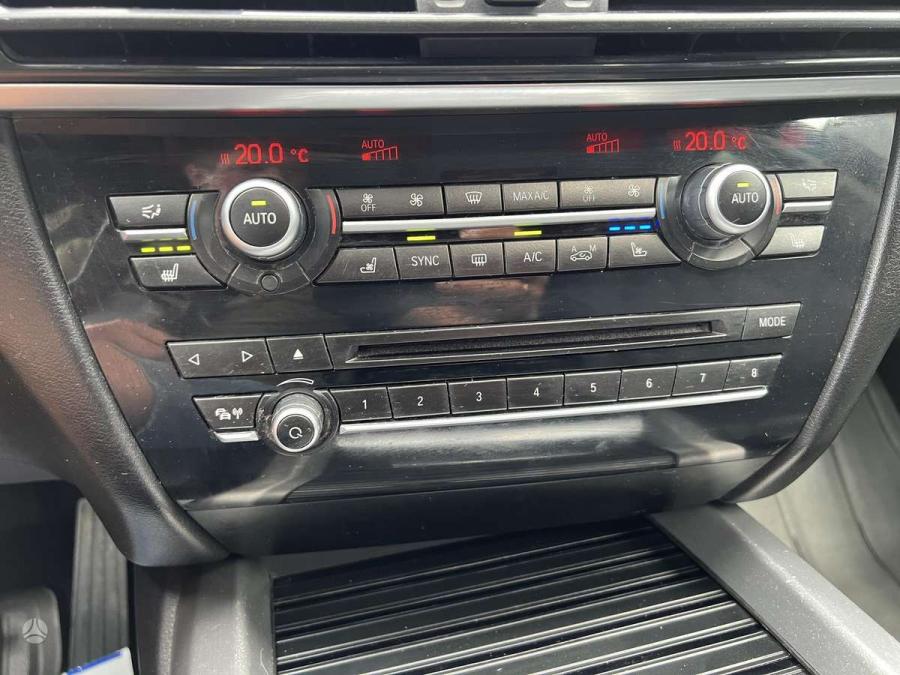 Blue BMW X5 2015 in Siauliai, with an engine capacity of 2.99 L and mileage of 275 thousand km for 16400 €, photo 30 on AUTOMOTO.COM.LV