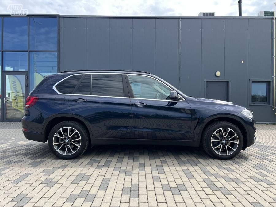 Blue BMW X5 2015 in Siauliai, with an engine capacity of 3.00 L and mileage of 275 thousand km for 16400 €, photo 5 on AUTOMOTO.COM.LV