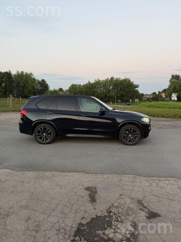 Blue BMW X5 2015 in Bauska, with an engine capacity of 3.00 L and mileage of 310 thousand km for 18000 €, photo 1 on AUTOMOTO.COM.LV