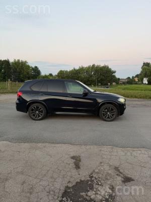 Zils BMW X5 2015 Bauska, ar dzinēja tilpumu 3.00 L un nobraukumu 310 tūkst. km par 18000 €, foto  vietnē AUTOMOTO.COM.LV