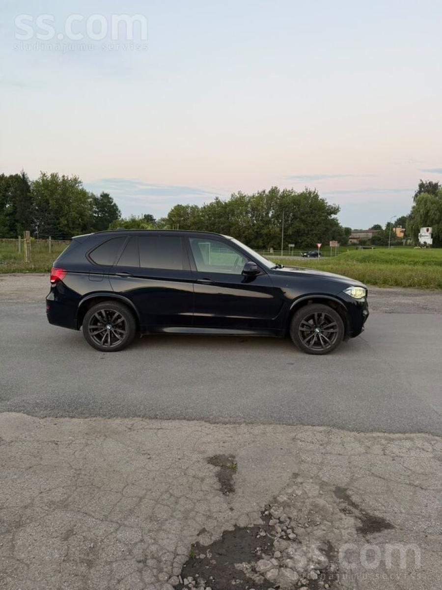 Zils BMW X5 2015 Bauska, ar dzinēja tilpumu 3.00 L un nobraukumu 310 tūkst. km par 18000 €, foto 1 vietnē AUTOMOTO.COM.LV