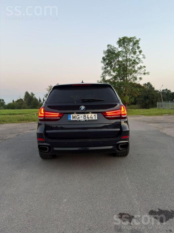 Blue BMW X5 2015 in Bauska, with an engine capacity of 3.00 L and mileage of 310 thousand km for 18000 €, photo 2 on AUTOMOTO.COM.LV