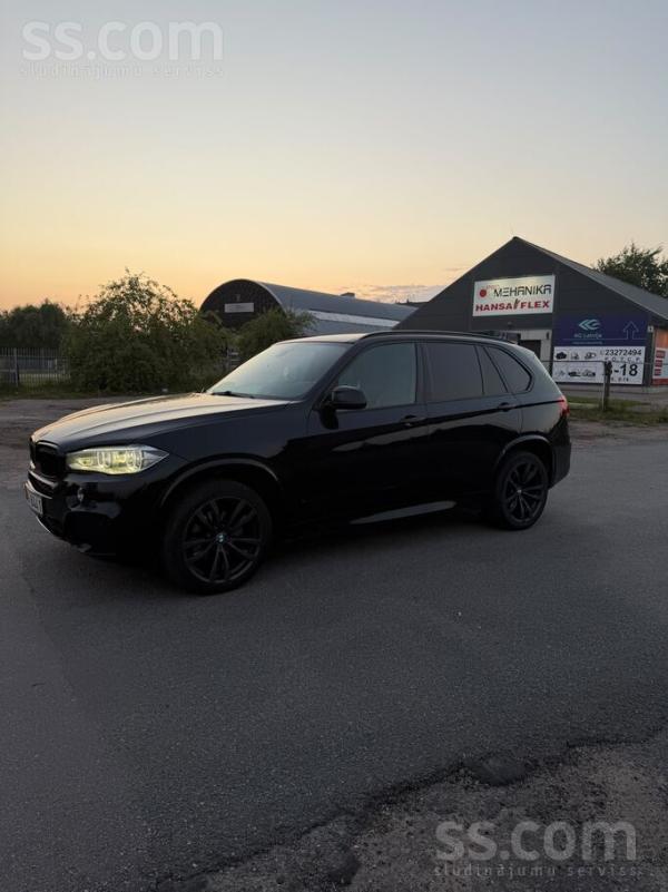 Blue BMW X5 2015 in Bauska, with an engine capacity of 3.00 L and mileage of 310 thousand km for 18000 €, photo 4 on AUTOMOTO.COM.LV