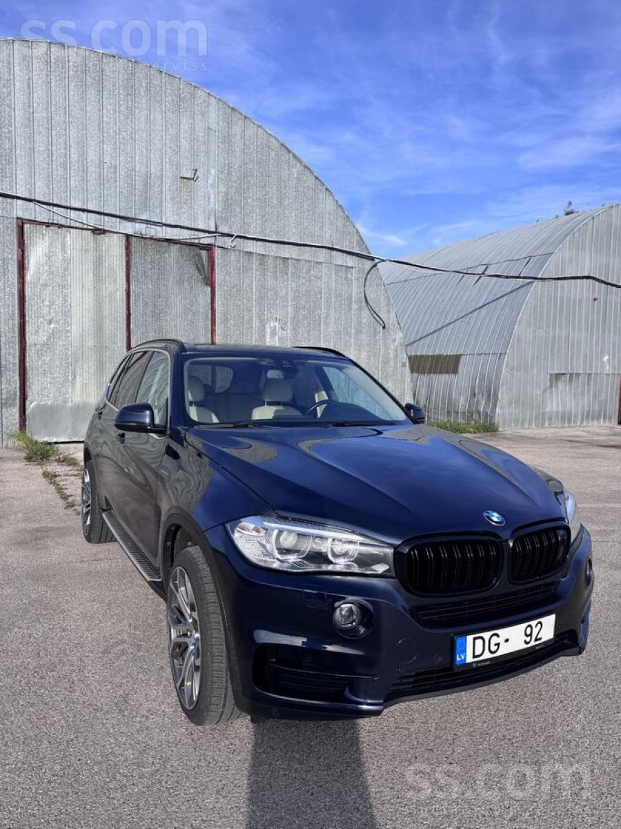 Blue BMW X5 2015 in Riga, with an engine capacity of 3.00 L and mileage of 190 thousand km for 17500 €, photo 3 on AUTOMOTO.COM.LV