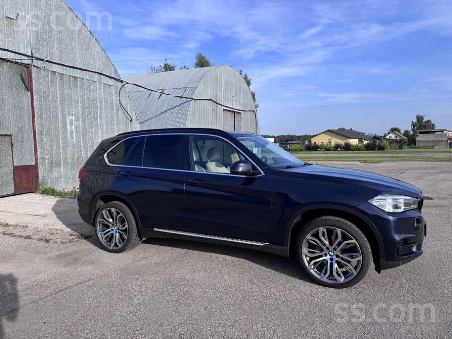 Blue BMW X5 2015 in Riga, with an engine capacity of 3.00 L and mileage of 190 thousand km for 17500 €, photo 4 on AUTOMOTO.COM.LV