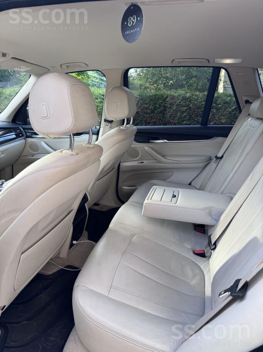 Blue BMW X5 2015 in Riga, with an engine capacity of 3.00 L and mileage of 190 thousand km for 17500 €, photo 10 on AUTOMOTO.COM.LV