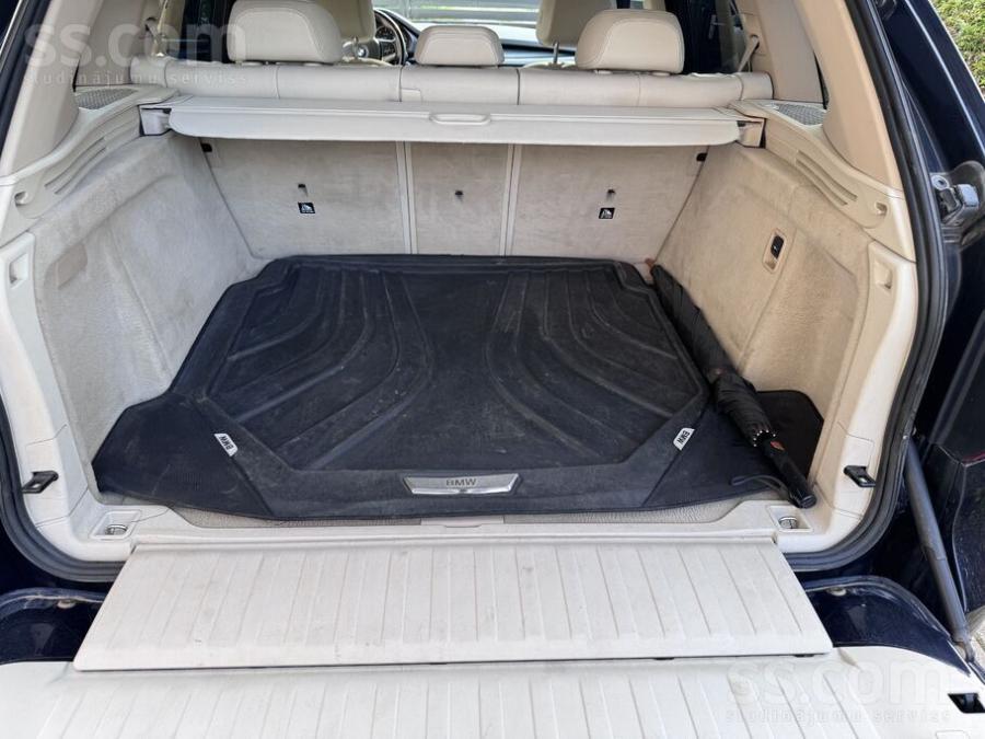 Blue BMW X5 2015 in Riga, with an engine capacity of 3.00 L and mileage of 190 thousand km for 17500 €, photo 12 on AUTOMOTO.COM.LV
