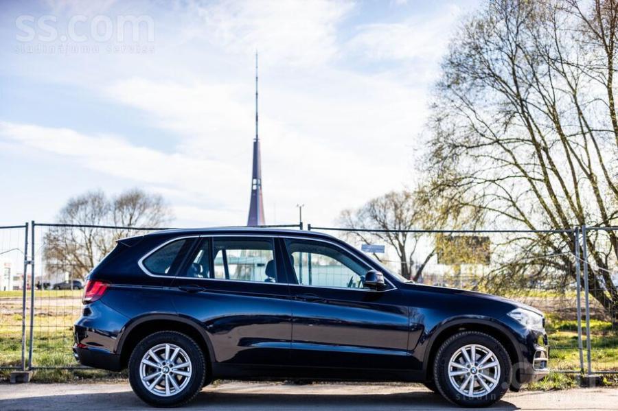 Zils BMW X5 2016 Rīga, ar dzinēja tilpumu 3.00 L un nobraukumu 324 tūkst. km par 18990 €, foto 6 vietnē AUTOMOTO.COM.LV