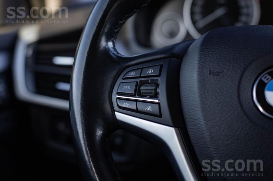 Zils BMW X5 2016 Rīga, ar dzinēja tilpumu 3.00 L un nobraukumu 324 tūkst. km par 18990 €, foto 18 vietnē AUTOMOTO.COM.LV