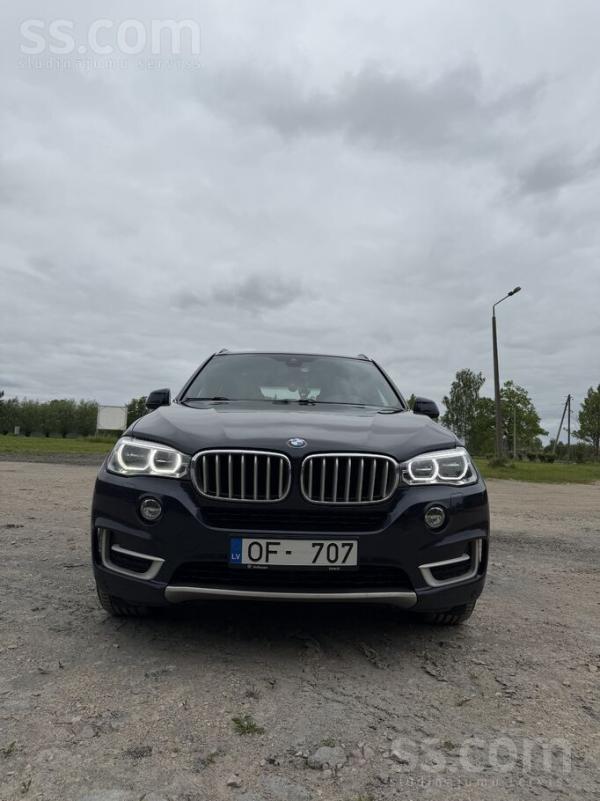 Blue BMW X5 2016 in Riga, with an engine capacity of 3.00 L and mileage of 279 thousand km for 20450 €, photo 2 on AUTOMOTO.COM.LV