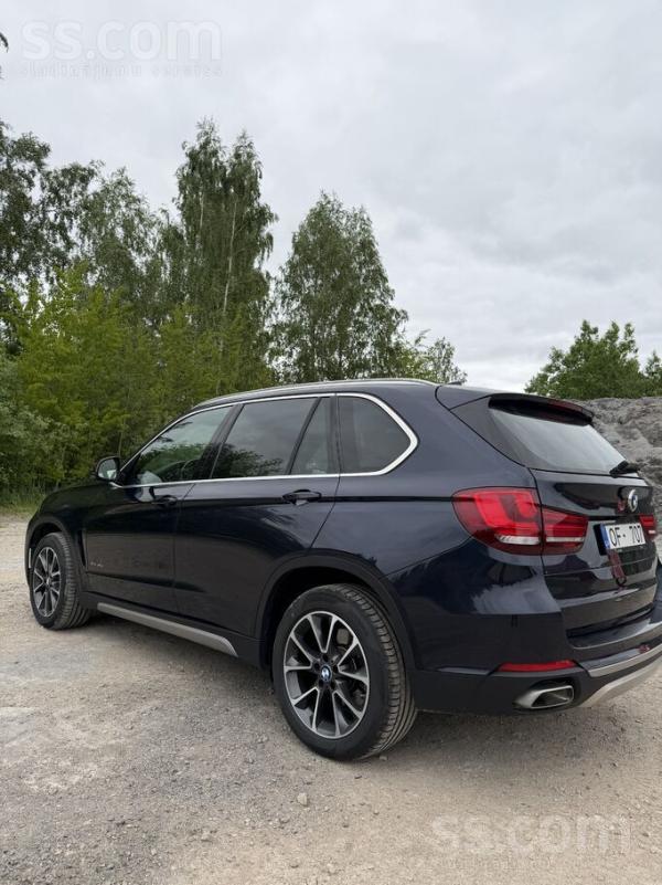 Blue BMW X5 2016 in Riga, with an engine capacity of 3.00 L and mileage of 279 thousand km for 20450 €, photo 4 on AUTOMOTO.COM.LV