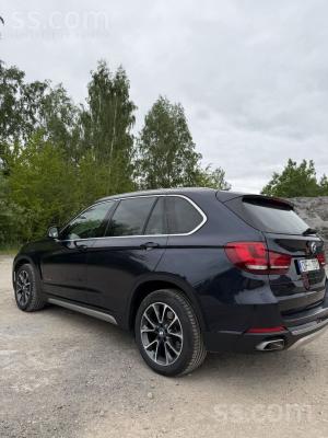 Blue BMW X5 2016 in Riga, with an engine capacity of 3.00 L and mileage of 279 thousand km for 20450 €, photo 5 on AUTOMOTO.COM.LV
