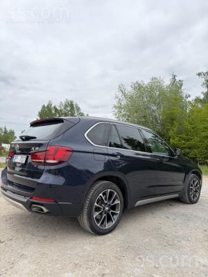 Blue BMW X5 2016 in Riga, with an engine capacity of 3.00 L and mileage of 279 thousand km for 20450 €, photo 7 on AUTOMOTO.COM.LV