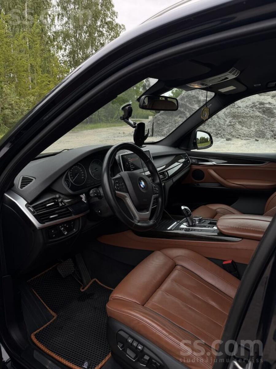 Blue BMW X5 2016 in Riga, with an engine capacity of 3.00 L and mileage of 279 thousand km for 20450 €, photo 9 on AUTOMOTO.COM.LV