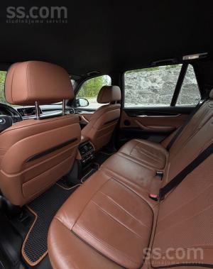 Blue BMW X5 2016 in Riga, with an engine capacity of 3.00 L and mileage of 279 thousand km for 20450 €, photo 10 on AUTOMOTO.COM.LV