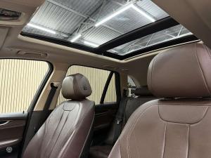 Blue BMW X5 2016 in Marijampole, with an engine capacity of 2.98 L and mileage of 210 thousand km for 14999 €, photo 4 on AUTOMOTO.COM.LV