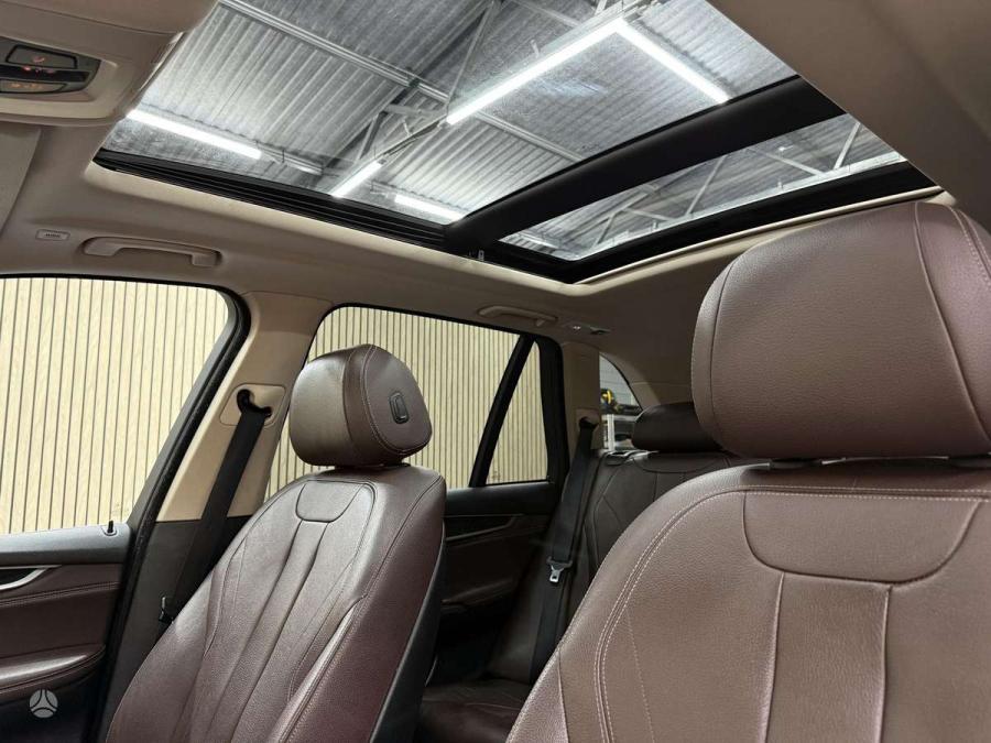 Blue BMW X5 2016 in Marijampole, with an engine capacity of 2.98 L and mileage of 210 thousand km for 14999 €, photo 4 on AUTOMOTO.COM.LV
