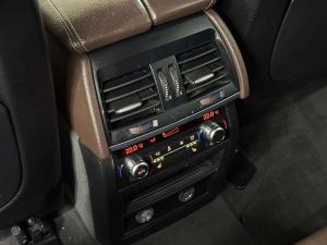 Blue BMW X5 2016 in Marijampole, with an engine capacity of 2.98 L and mileage of 210 thousand km for 14999 €, photo 20 on AUTOMOTO.COM.LV