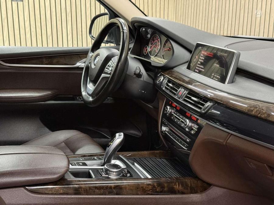 Blue BMW X5 2016 in Marijampole, with an engine capacity of 2.98 L and mileage of 210 thousand km for 14999 €, photo 23 on AUTOMOTO.COM.LV