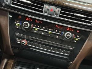 Blue BMW X5 2016 in Marijampole, with an engine capacity of 2.98 L and mileage of 210 thousand km for 14999 €, photo 31 on AUTOMOTO.COM.LV