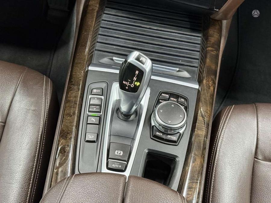 Blue BMW X5 2016 in Marijampole, with an engine capacity of 2.98 L and mileage of 210 thousand km for 14999 €, photo 32 on AUTOMOTO.COM.LV
