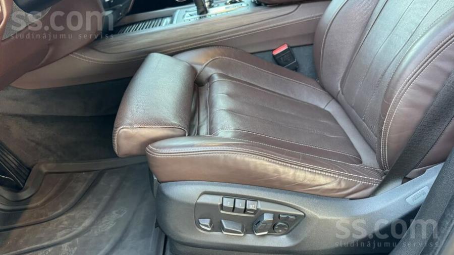 Blue BMW X5 2016 in Riga, with an engine capacity of 3.00 L and mileage of 176 thousand km for 26300 €, photo 10 on AUTOMOTO.COM.LV