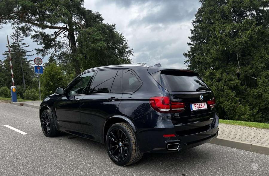 Blue BMW X5 2016 in Vilnius, with an engine capacity of 2.99 L and mileage of 267 thousand km for 22300 €, photo 4 on AUTOMOTO.COM.LV