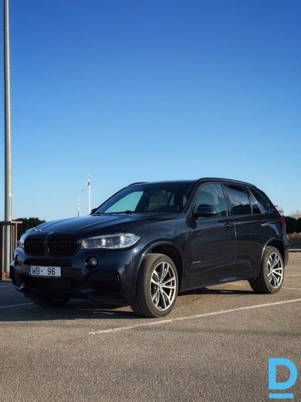 Blue BMW X5 2017 in Tukums, with an engine capacity of 2.00 L and mileage of 240 thousand km for 20700 €, photo 2 on AUTOMOTO.COM.LV