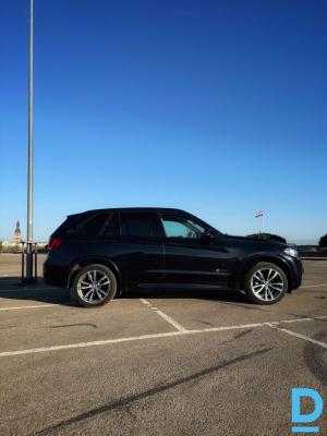 Blue BMW X5 2017 in Tukums, with an engine capacity of 2.00 L and mileage of 240 thousand km for 20700 €, photo 3 on AUTOMOTO.COM.LV