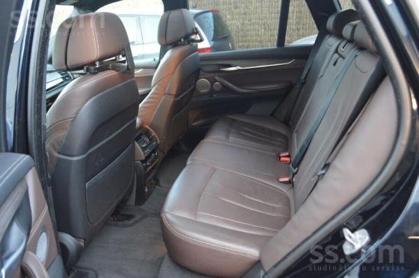 Blue BMW X5 2017 in Riga, with an engine capacity of 3.00 L and mileage of 200 thousand km for 26500 €, photo 5 on AUTOMOTO.COM.LV