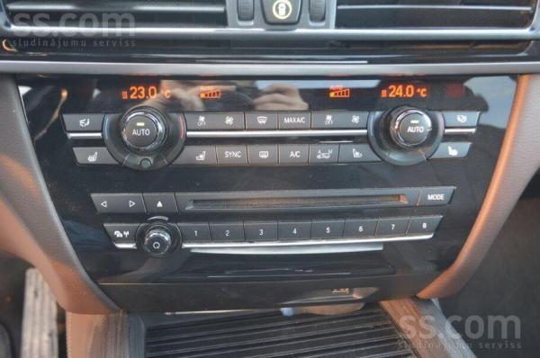 Blue BMW X5 2017 in Riga, with an engine capacity of 3.00 L and mileage of 200 thousand km for 26500 €, photo 6 on AUTOMOTO.COM.LV