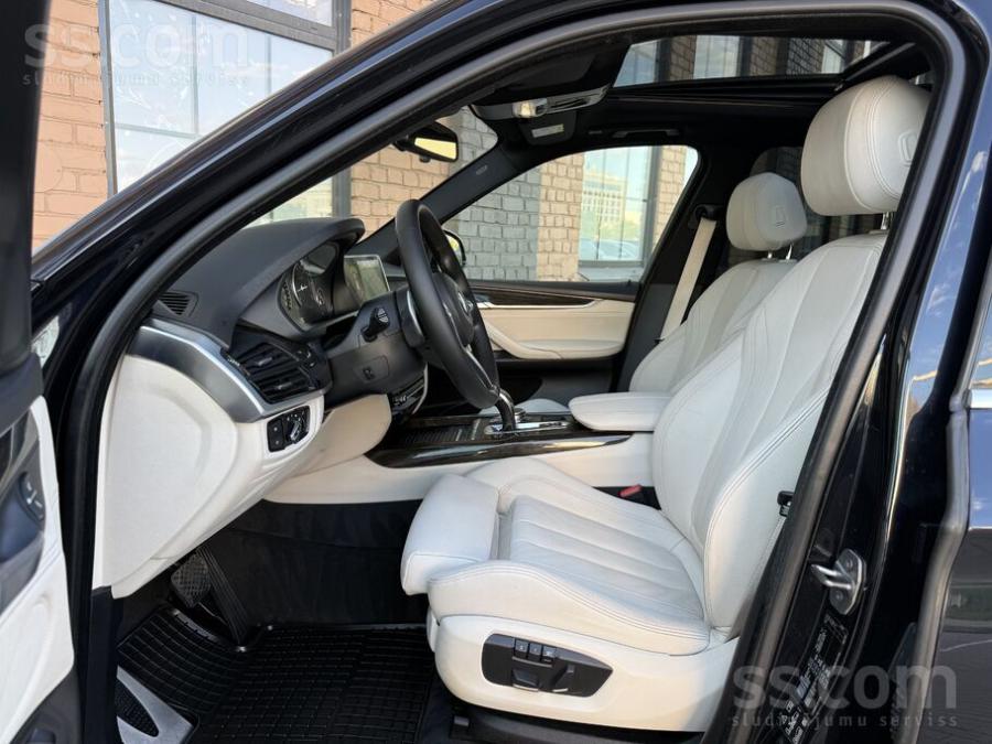 Blue BMW X5 2017 in Riga, with an engine capacity of 3.00 L and mileage of 190 thousand km for 21400 €, photo 9 on AUTOMOTO.COM.LV