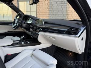 Blue BMW X5 2017 in Riga, with an engine capacity of 3.00 L and mileage of 190 thousand km for 21400 €, photo 13 on AUTOMOTO.COM.LV