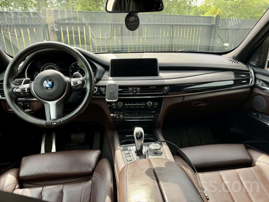 Blue BMW X5 2017 in Riga, with an engine capacity of 3.00 L and mileage of 167 thousand km for 25900 €, photo 1 on AUTOMOTO.COM.LV