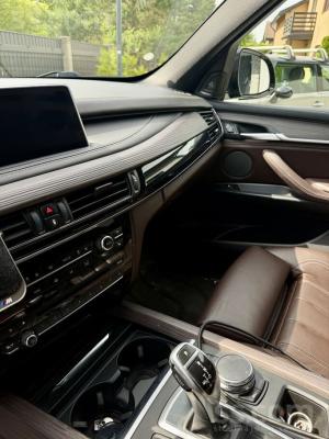 Blue BMW X5 2017 in Riga, with an engine capacity of 3.00 L and mileage of 167 thousand km for 25900 €, photo 3 on AUTOMOTO.COM.LV