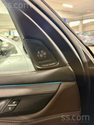 Blue BMW X5 2017 in Riga, with an engine capacity of 3.00 L and mileage of 167 thousand km for 25900 €, photo 6 on AUTOMOTO.COM.LV