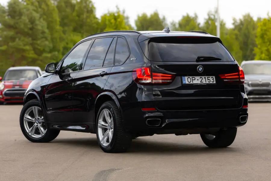 Blue BMW X5 2017 in Jelgava, with an engine capacity of 2.00 L and mileage of 121 thousand km for 20500 €, photo 7 on AUTOMOTO.COM.LV