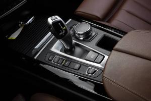 Blue BMW X5 2017 in Jelgava, with an engine capacity of 2.00 L and mileage of 121 thousand km for 20500 €, photo 13 on AUTOMOTO.COM.LV